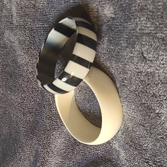unknown | Jewelry | 23 Vintage Plastic Bracelets Small To Med Hand ...